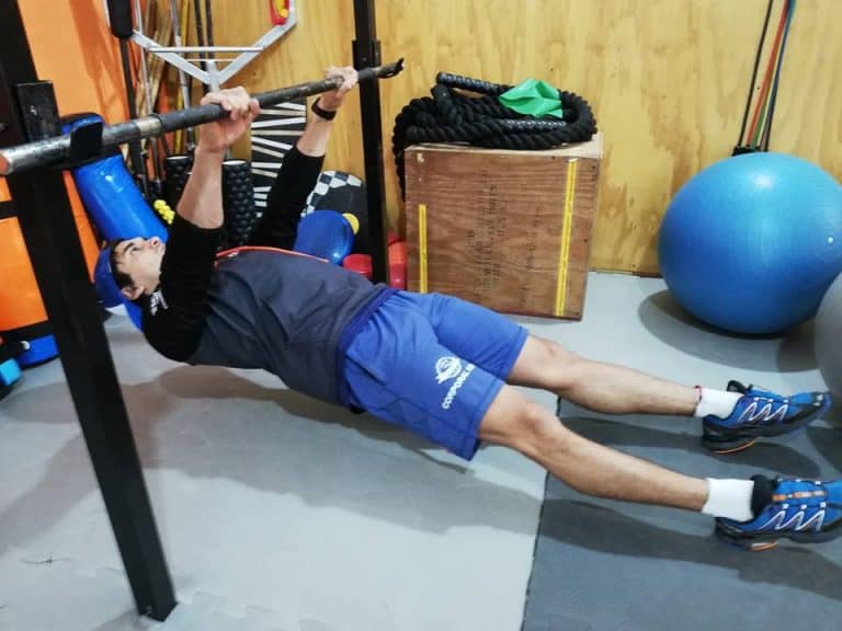 Inverted row: 1 great exercise to improve pull-ups