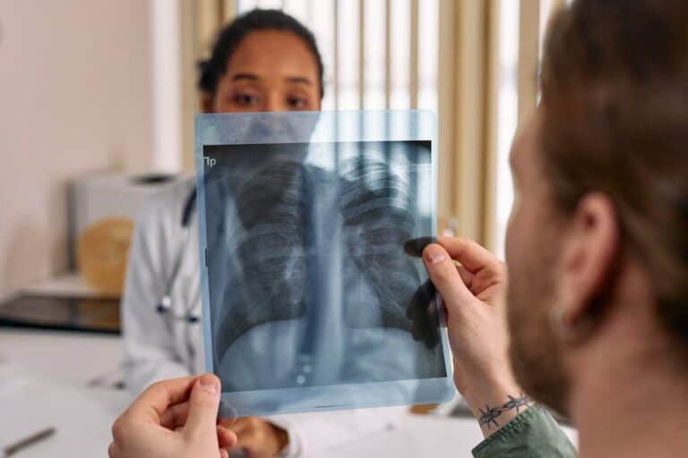 Embolia pulmonar: qué es, síntomas de alerta y tratamiento
